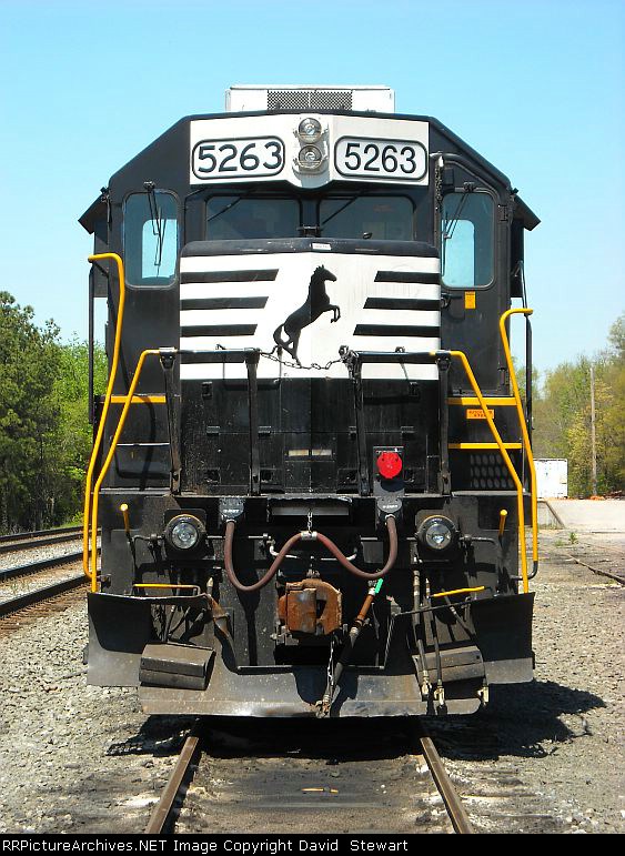 NS GP38-2 5263